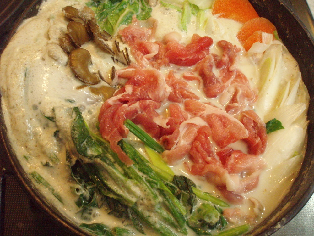 ほんだしで作る鍋レシピ集！寄せ鍋から豚バラ白菜ミルフィーユ鍋まで紹介 | お食事ウェブマガジン「グルメノート」